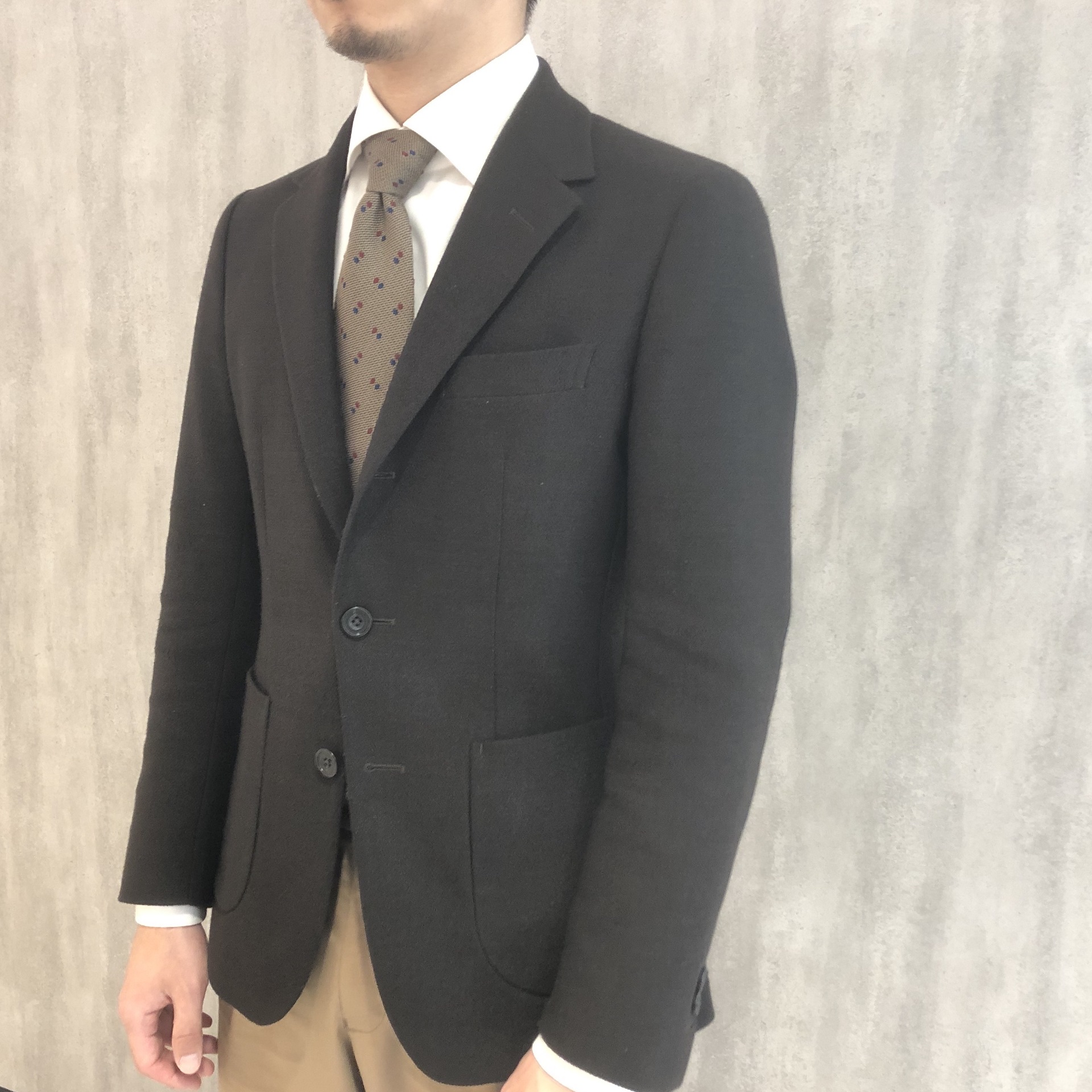 【staffコーデ】落ち着きと柔らかさを持ち合わせたジャケパンスタイル オーダースーツのfabric Tokyo
