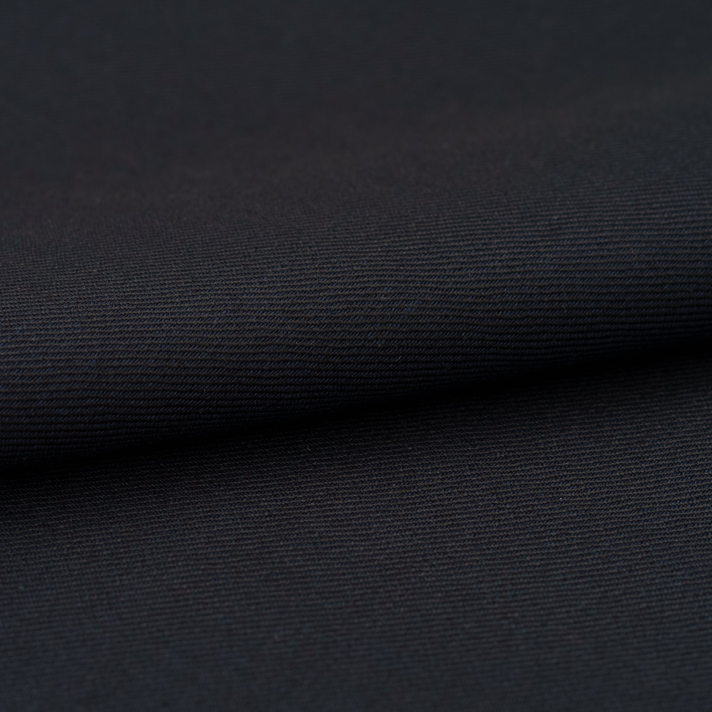 細身ならオーダースーツがおすすめ！細身スーツのおしゃれな着こなしをプロに聞いた | ANSWER