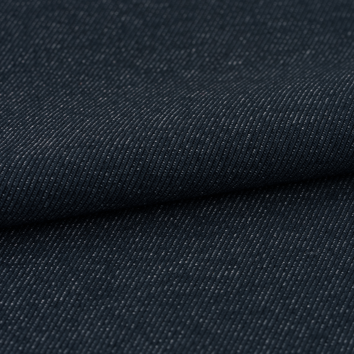 きれいが続いてずっと好印象！ビジネスパーソンが必ず持つべき「シワになりにくい」セットアップ・スーツ特集 | ANSWER